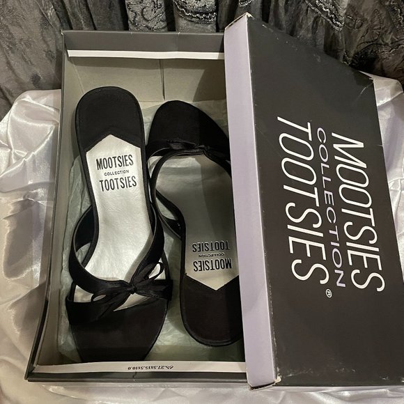 Mootsies Tootsies | Shoes | Mootsies Tootsies Slipon 25 Inch Heel Size 7m Black Satin With Small ...